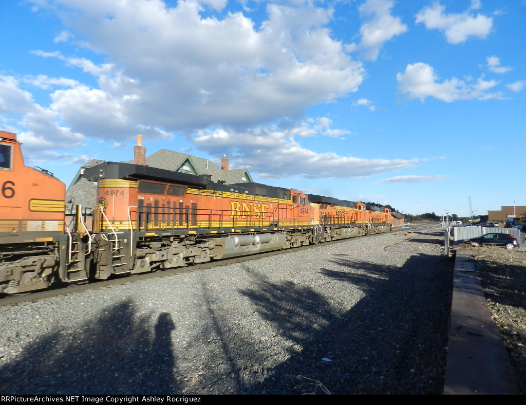BNSF 4974